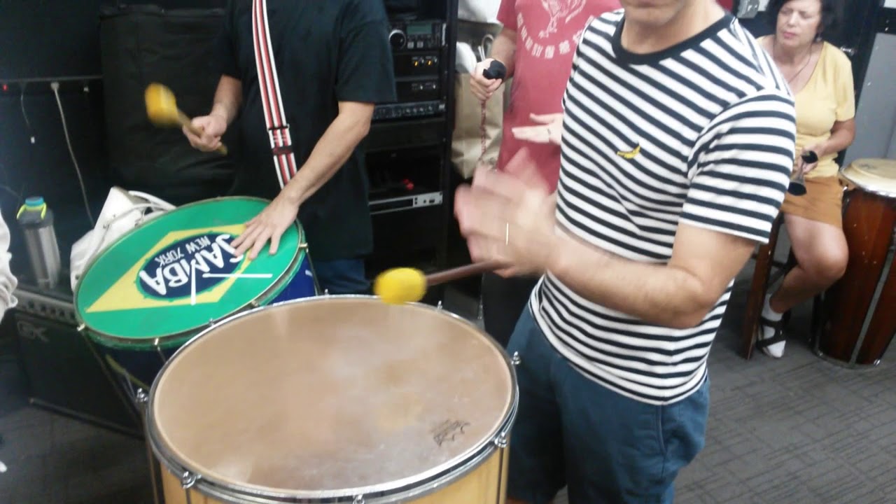 Teaching Conga Santiaguera to members of Samba New York - YouTube