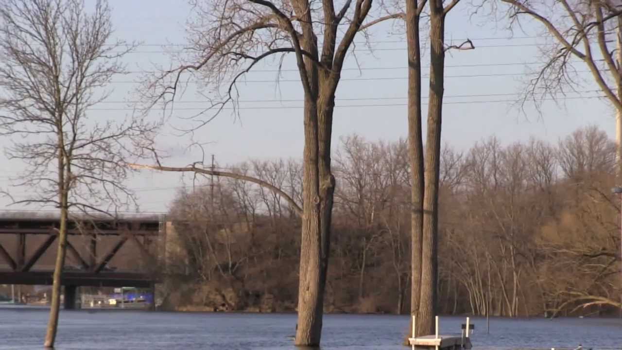 METRA TRAINS OVER THE FOX RIVER * FOX RIVER GROVE ILLINOIS APRIL 2013 ...