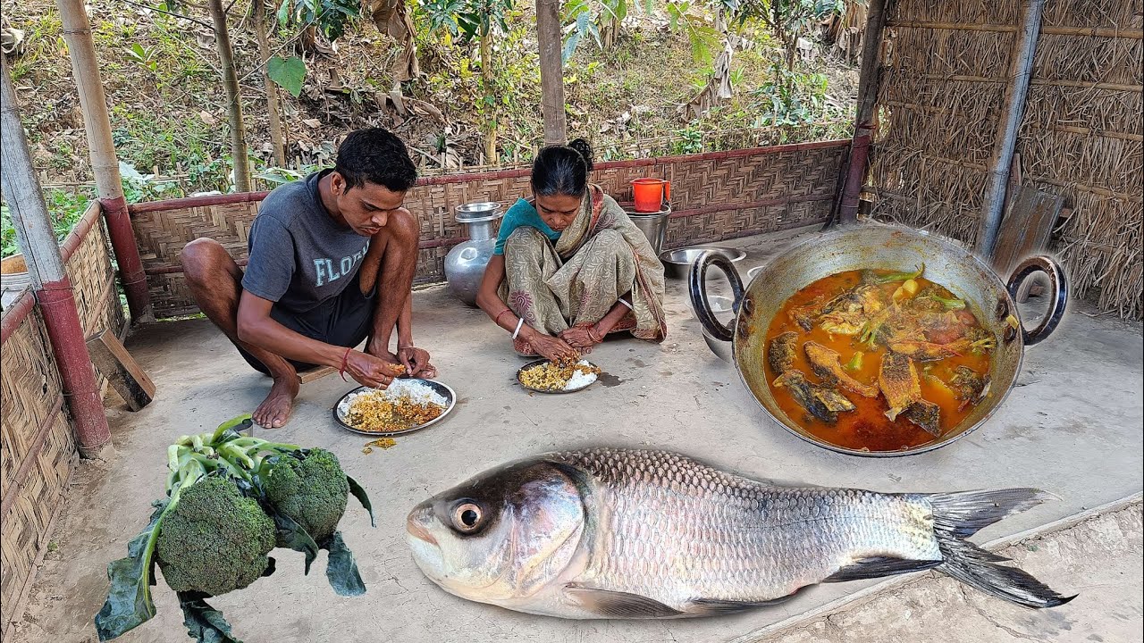 Fish Curry । Village Traditional KATLA FISH With GREEN COULIFLOWER ...