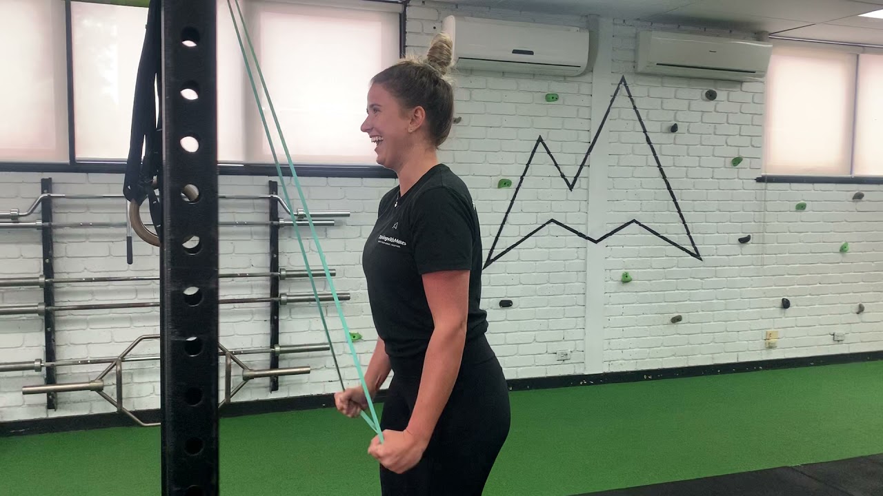 BANDED TRICEP PULL DOWN - YouTube