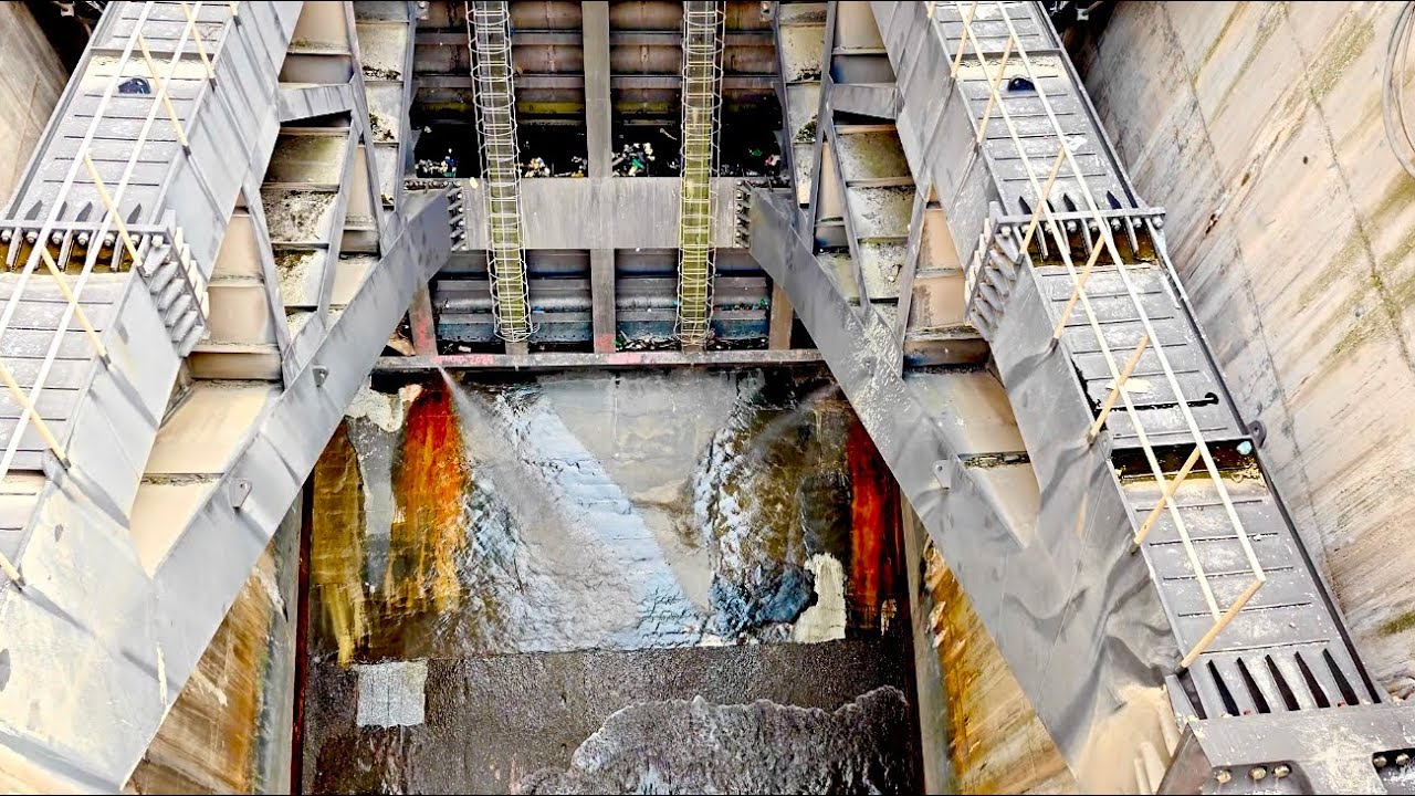 SILT FLUSH BY DAM RADIAL GATE OPERATION - YouTube