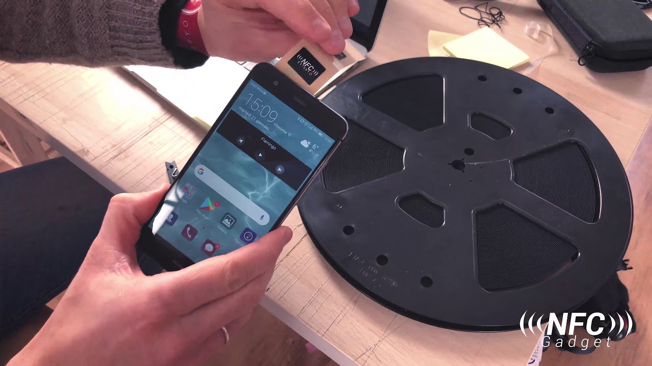 Come si attiva un TAG NFC (android)? - YouTube