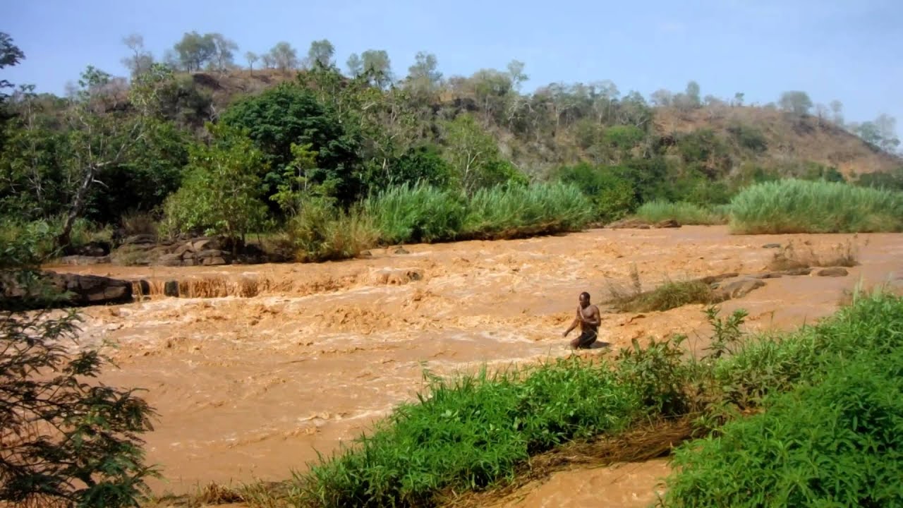 Castnet fishing on the Wami River - YouTube