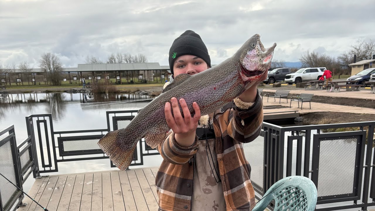 (2025 Winter Trout Fishing!) At JUNCTION CITY PONDS! Big fish! - YouTube