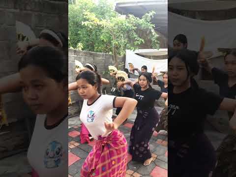 Pemanasan Tari Bali Versi Seni Lastri