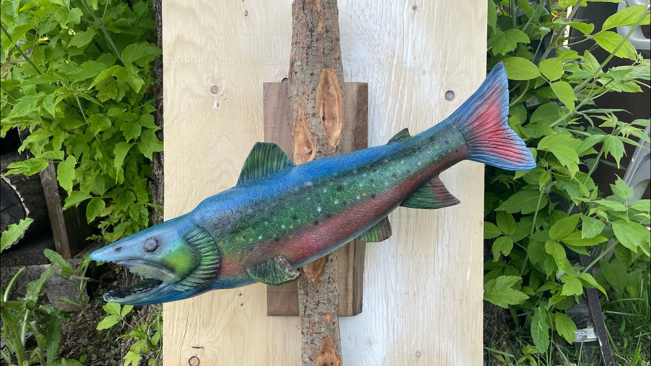 Wood carving a salmon - YouTube