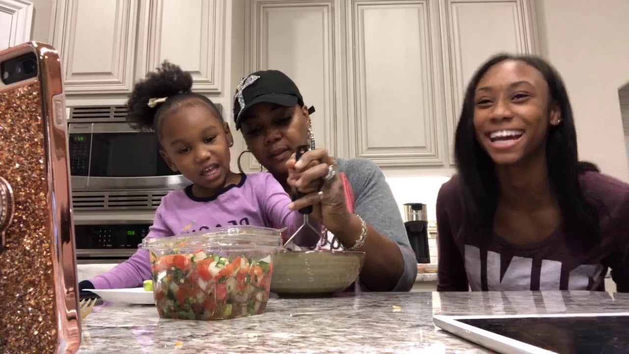 Kitchen Divas making homemade guacamole- me and my 3 grands - YouTube