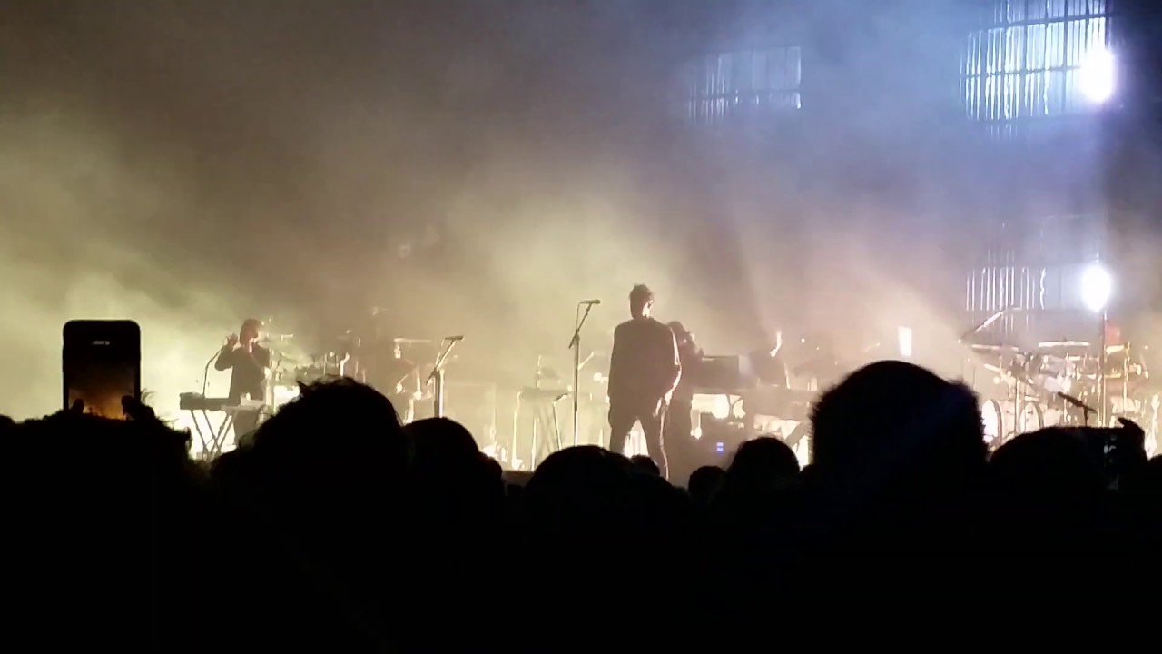 Massive Attack- "Risingson" LIVE @ Bill Graham Civic Auditorium San Francisco - YouTube