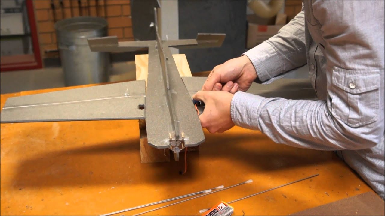 UAV Extra 300 Part 10 - Servos & Control Rod (HD) - YouTube