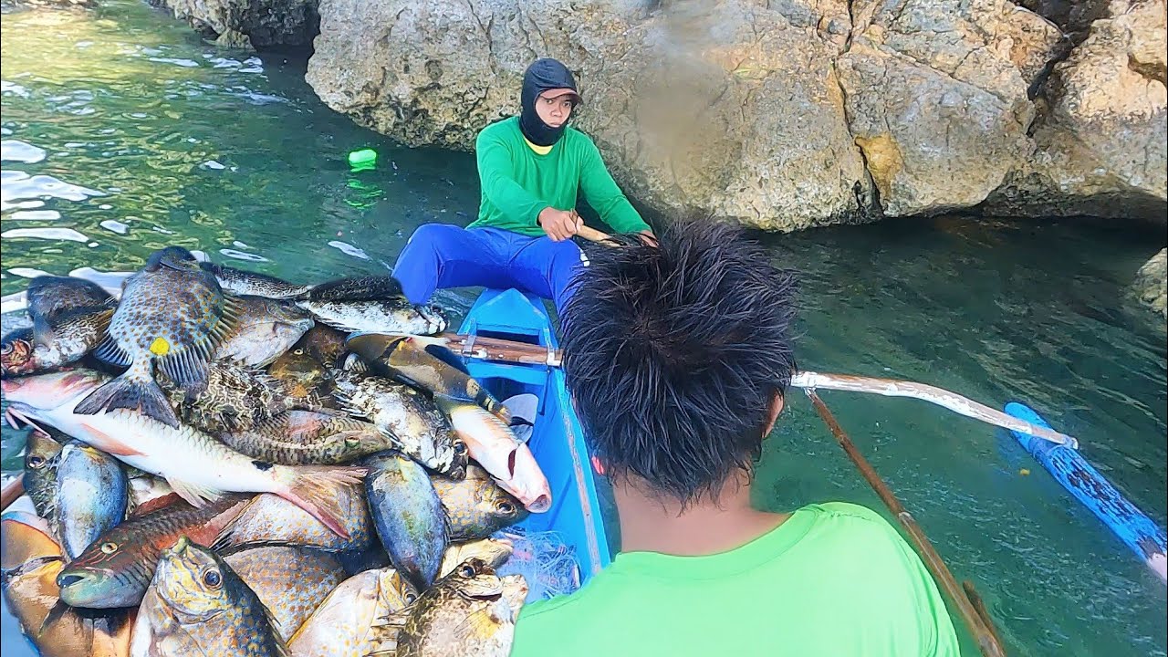 Sandaling pangingisda nakahuli ng mga isdang bato - YouTube