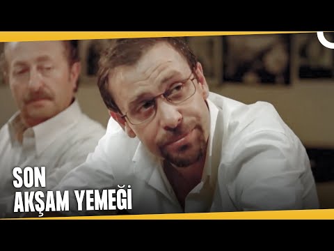 Bir Devrin Sonu Geldi | Siyah Beyaz