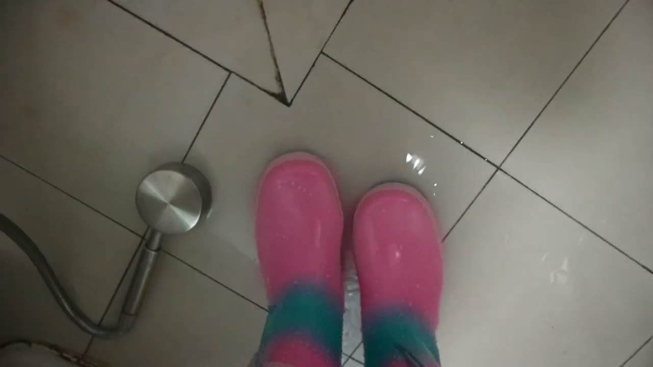 Mermaid rubber boots playing in the bathroom - YouTube