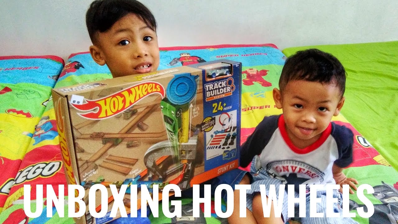 Hot Wheels High Jump Stunt Kit Track & Builder System Unboxing - YouTube