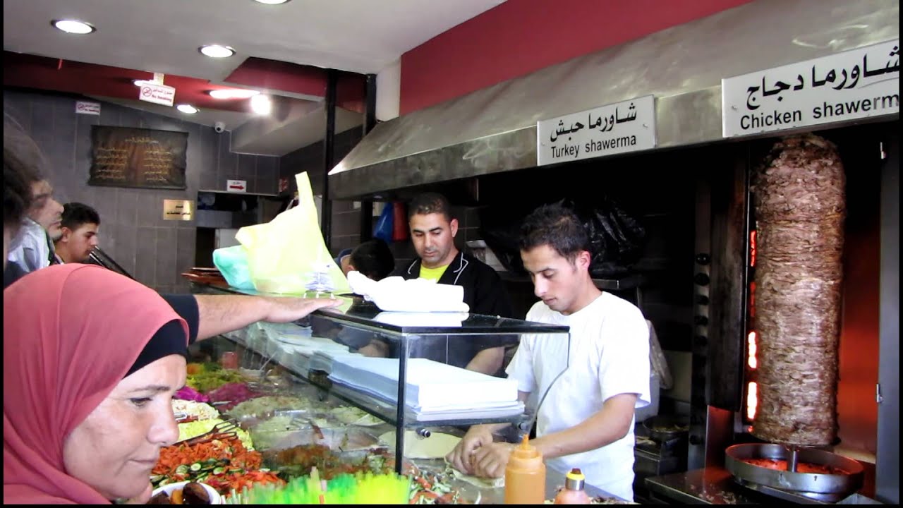 The Shawerma(?) place in the centre of Ramallah - YouTube