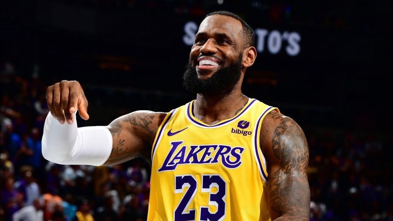 新转播合同600-720亿？国内球迷却说越来越难看？NBA是如何赚钱的 - YouTube