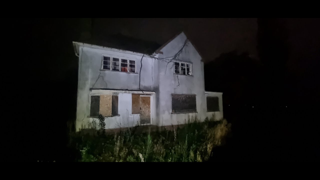 WE EXPLORE THE WORLD TRAVELLERS HOUSE FULL OF BELONGINGS!!! - YouTube