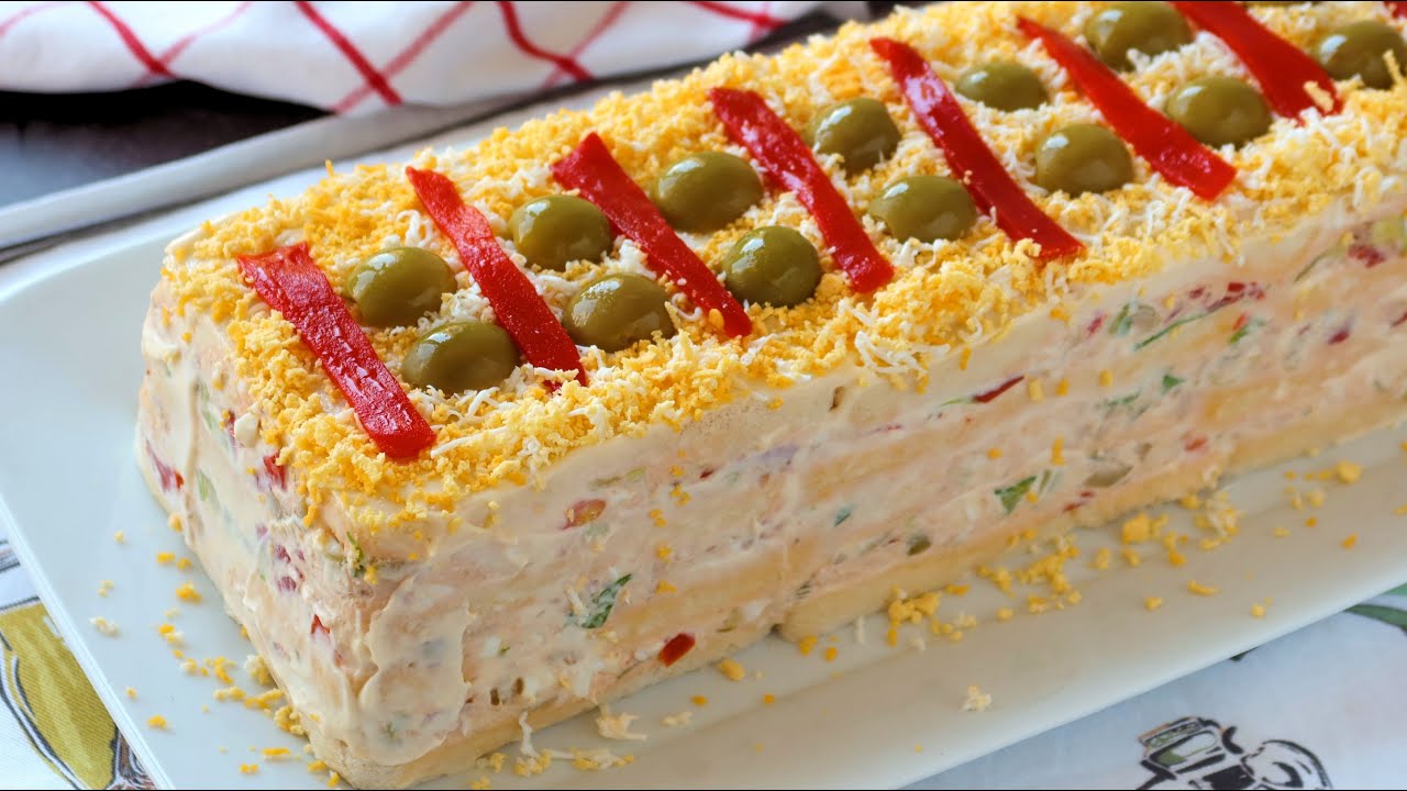 Estoy Orgulloso Relajarse Recoger Hojas Pastel De Atun Frio Con Pan De