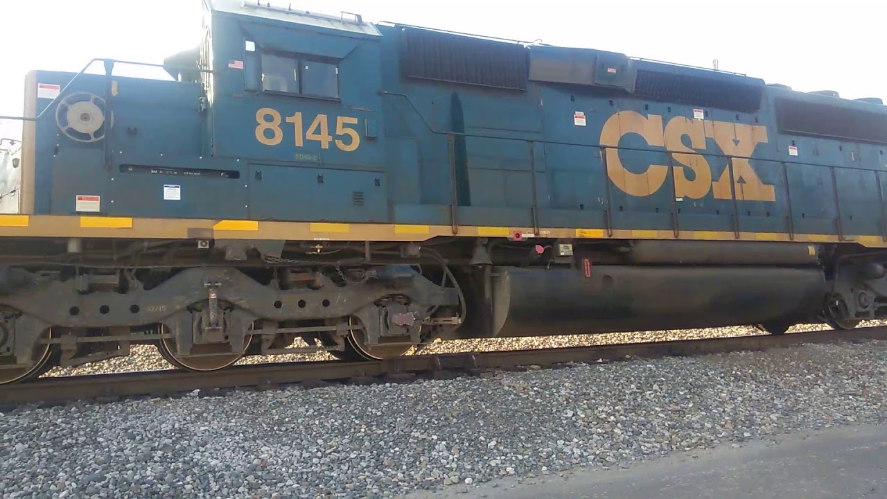 Sd40-2's switching out cars at Elsmere junction - YouTube