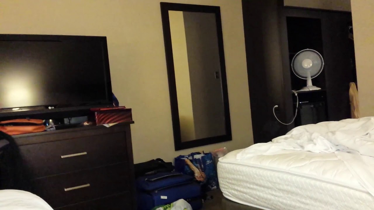 Bed diving by a 6 years old - YouTube