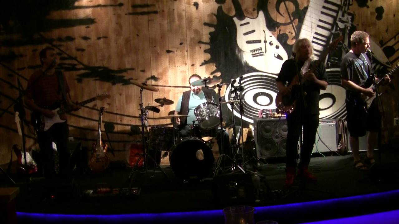 Avner Levy - Live at Mouse Trap Cafe - "I Saw Her Standing There" - YouTube