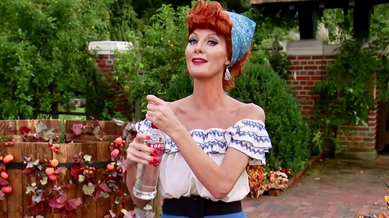 Sandra Lee - Sandra's Halloween Wonderland, part 2 - YouTube