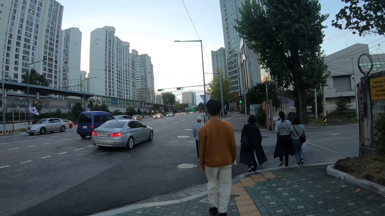 【4k】Walking Yongsan-Gu, from Ichon Station to Sinyongsan Station, Seoul ...