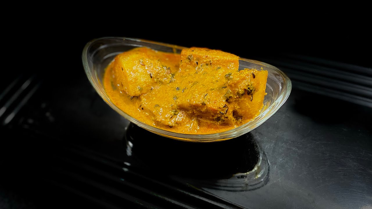 Dum Aloo | Niramis Aloor Dom | Usha Banerjee - YouTube