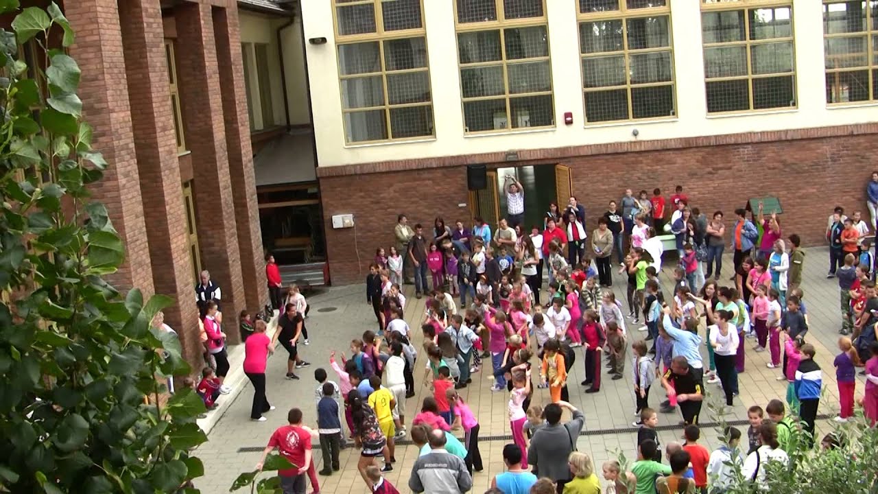 Középkerti Suli-Buli Flash Mob - YouTube