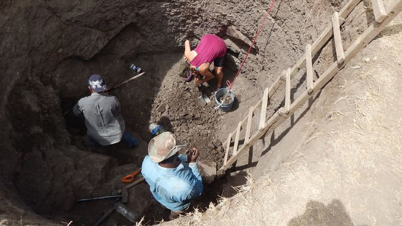 Old method in digging hole│60ft deep farm water system ( DAY 1) - YouTube