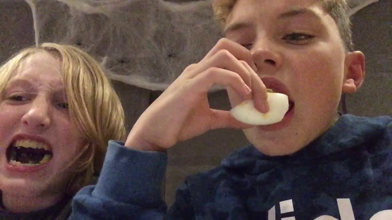 Gross Food Challenge #4 Halloween special - YouTube