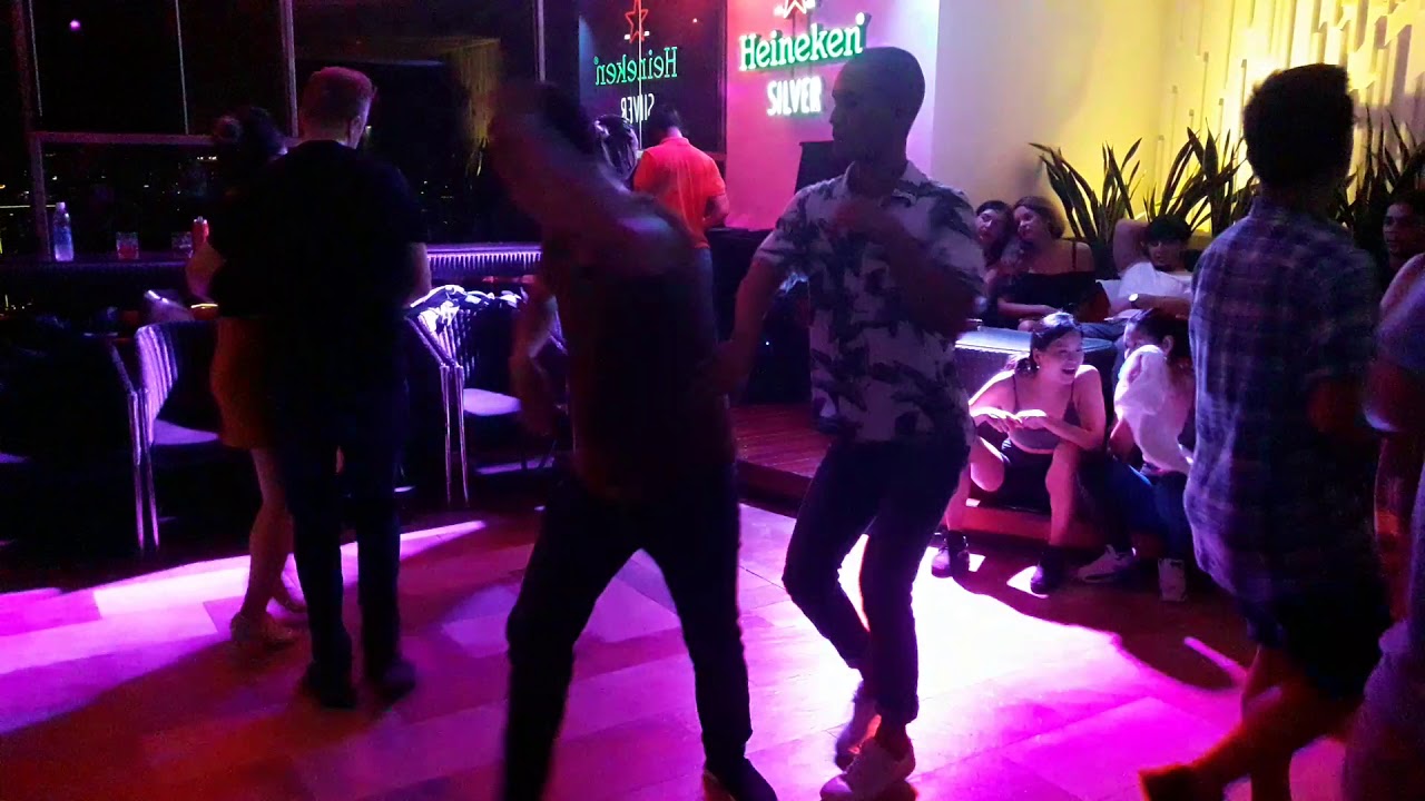 2 Guys Dance Salsa - YouTube