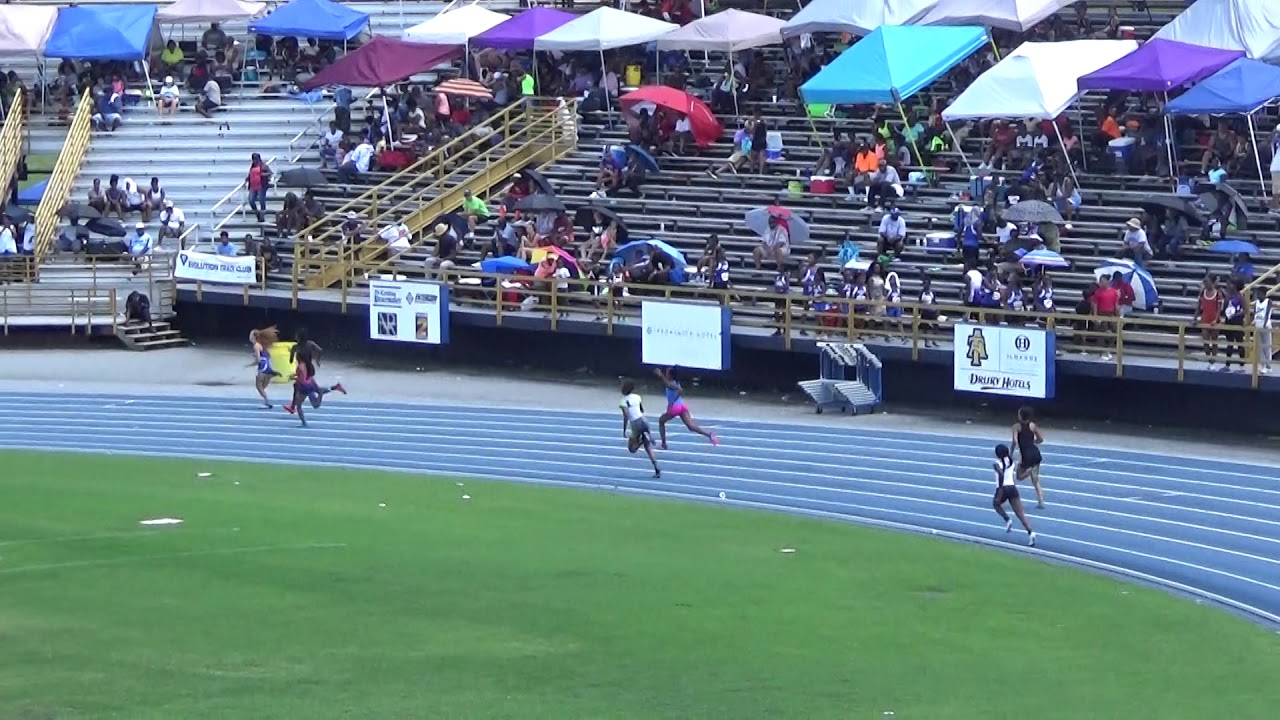 RunUXpress Kayla Davis 400mP NC Regional 53.35 - YouTube