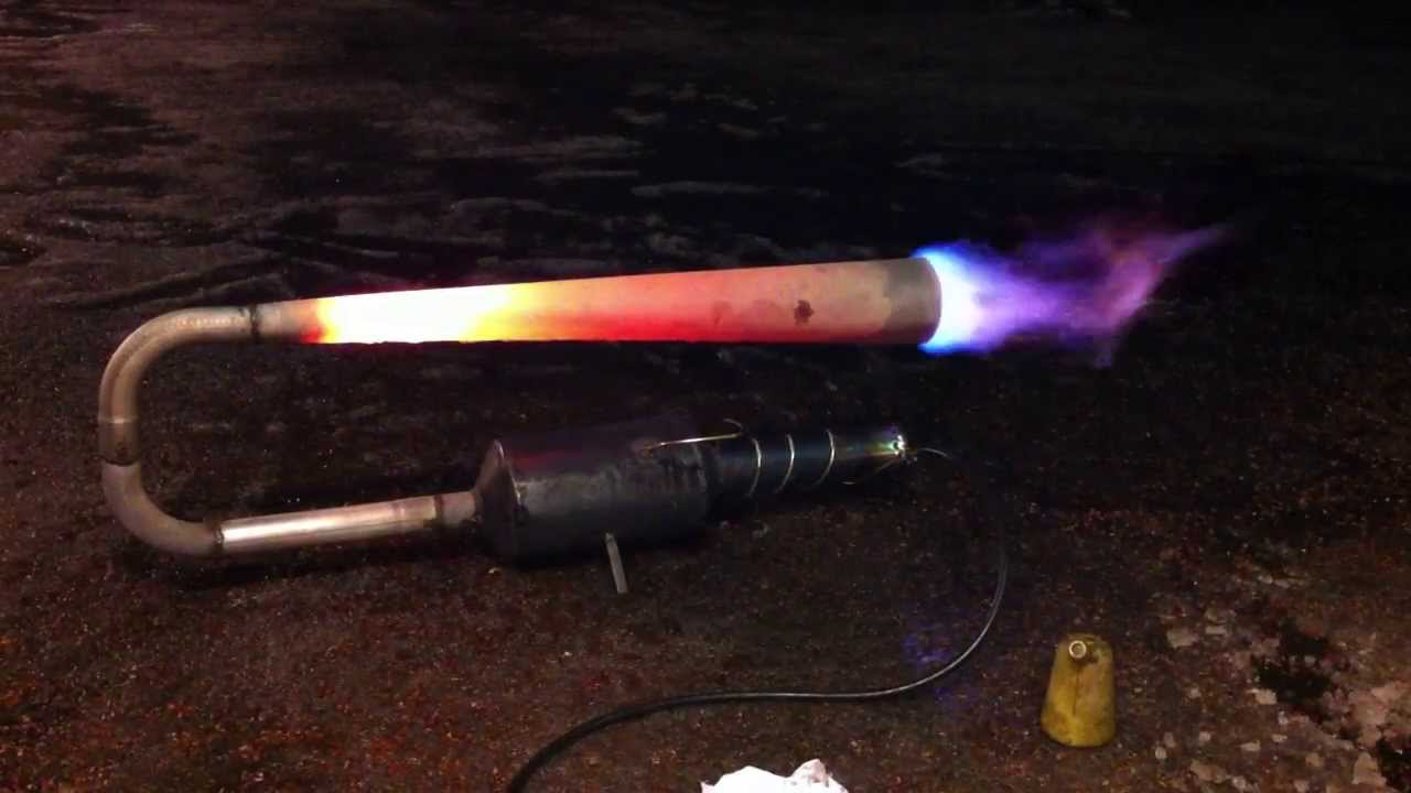 Valveless pulse jet - first attempt on diesel - YouTube