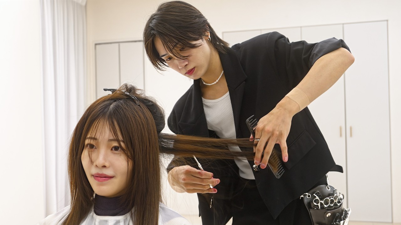 (ASMR) Beautiful Japanese Lady Gets Professional Haircut from Top ...
