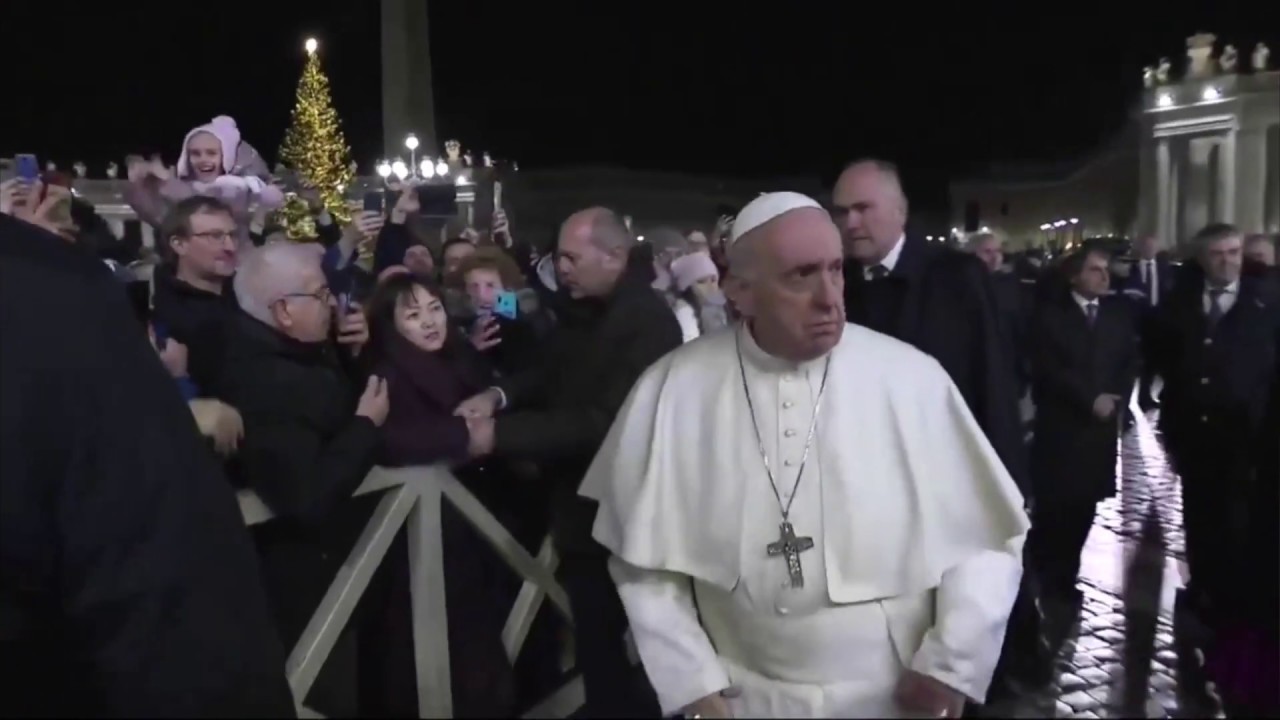 Pope Francis Slapping A Woman's Hand • (Very Angry) - YouTube