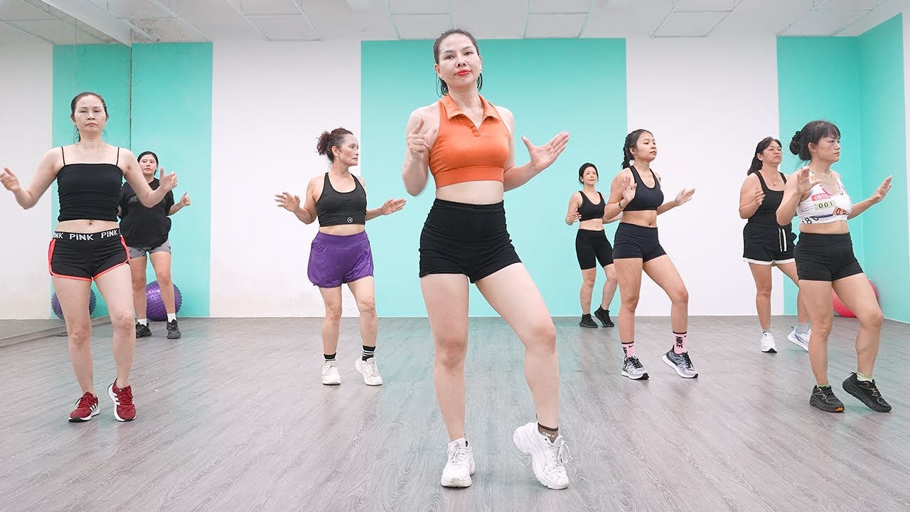 15 MIN SWEATY DANCE Workout - exercise for flat tummy and small waist ...
