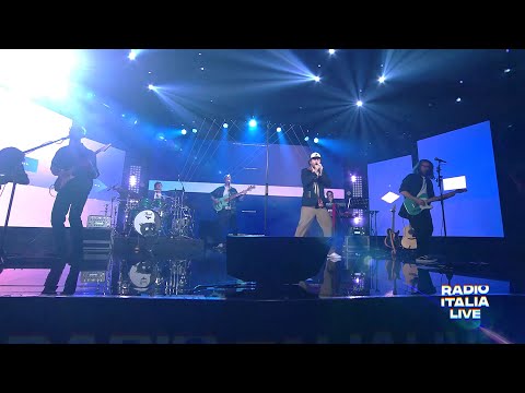 PINGUINI TATTICI NUCLEARI A RADIO ITALIA LIVE (16/12/2022)