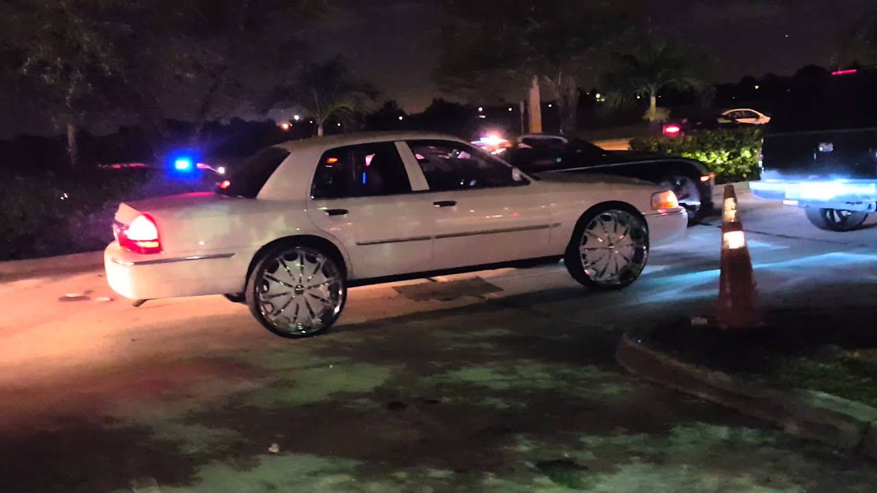 CROWN VIC CAR COMING THRU ON BIG RIMS!! - YouTube