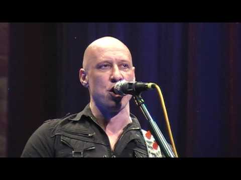 Денис Майданов на концерте ко Дню Победы в Октябрьском