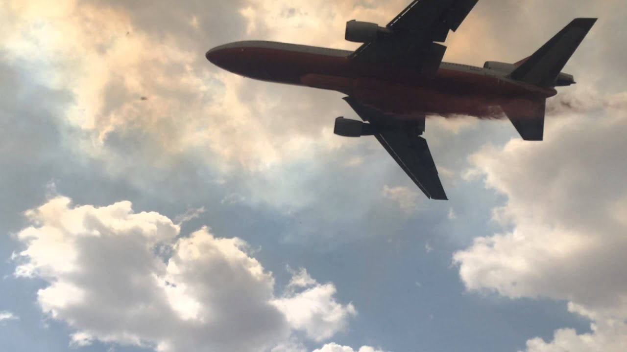 DC-10 Air Tanker Retardant Drop...up close. - YouTube
