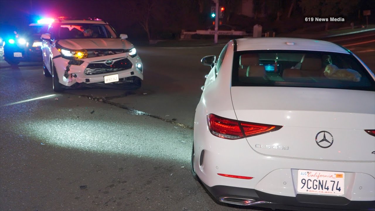 Mercedes Driver Runs Red Light - YouTube