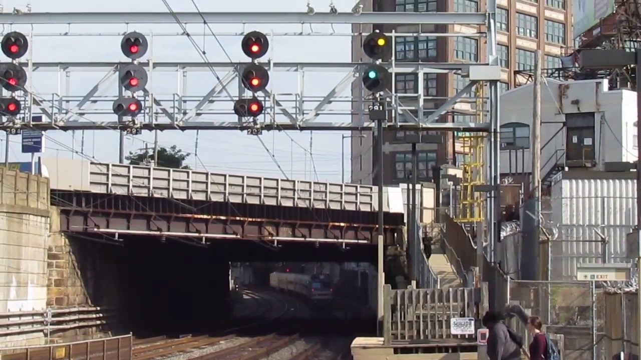 SEPTA Main Line Signal 29-1 Bobbing - YouTube