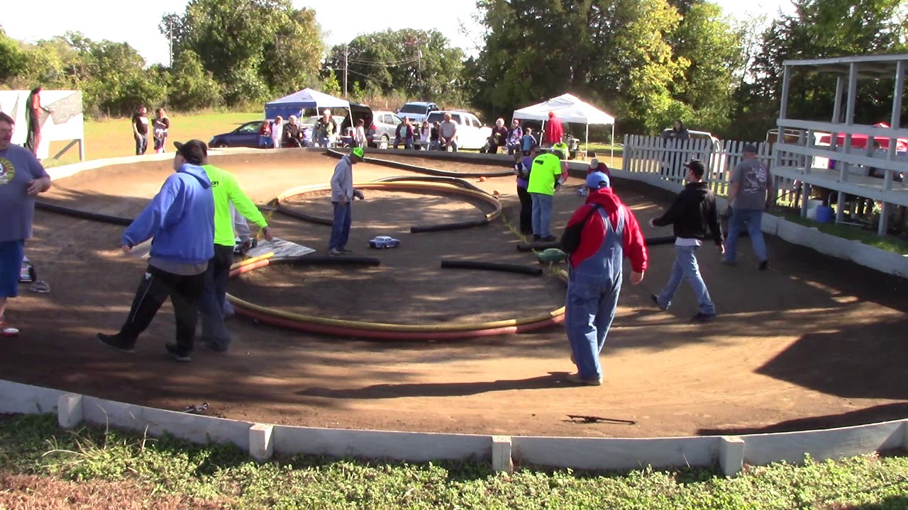 Checkered Flag Raceway - YouTube