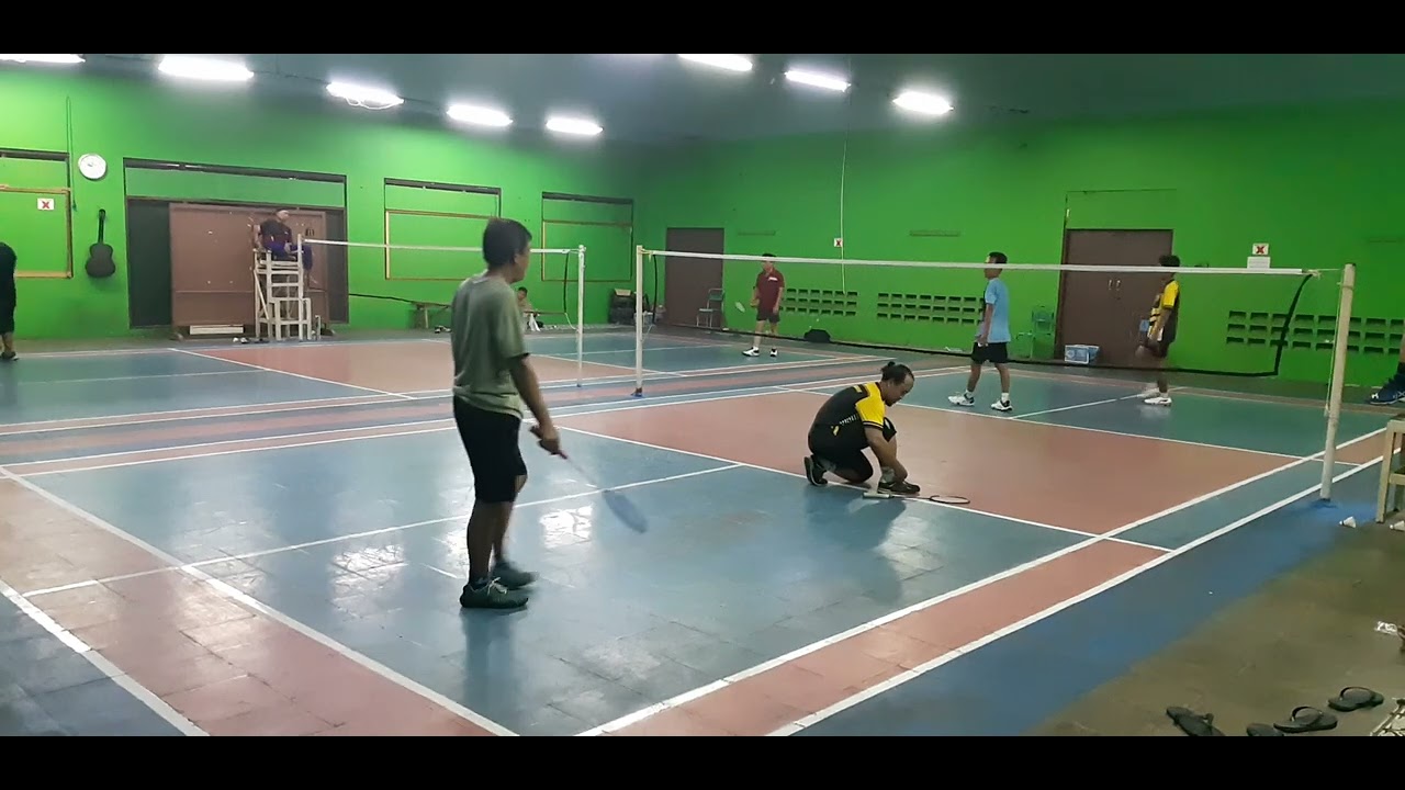 SESI 1 🔥HOBI NAMPLEK BADMINTON GOR STADIUM GEDANGAN SOLOBARU - YouTube