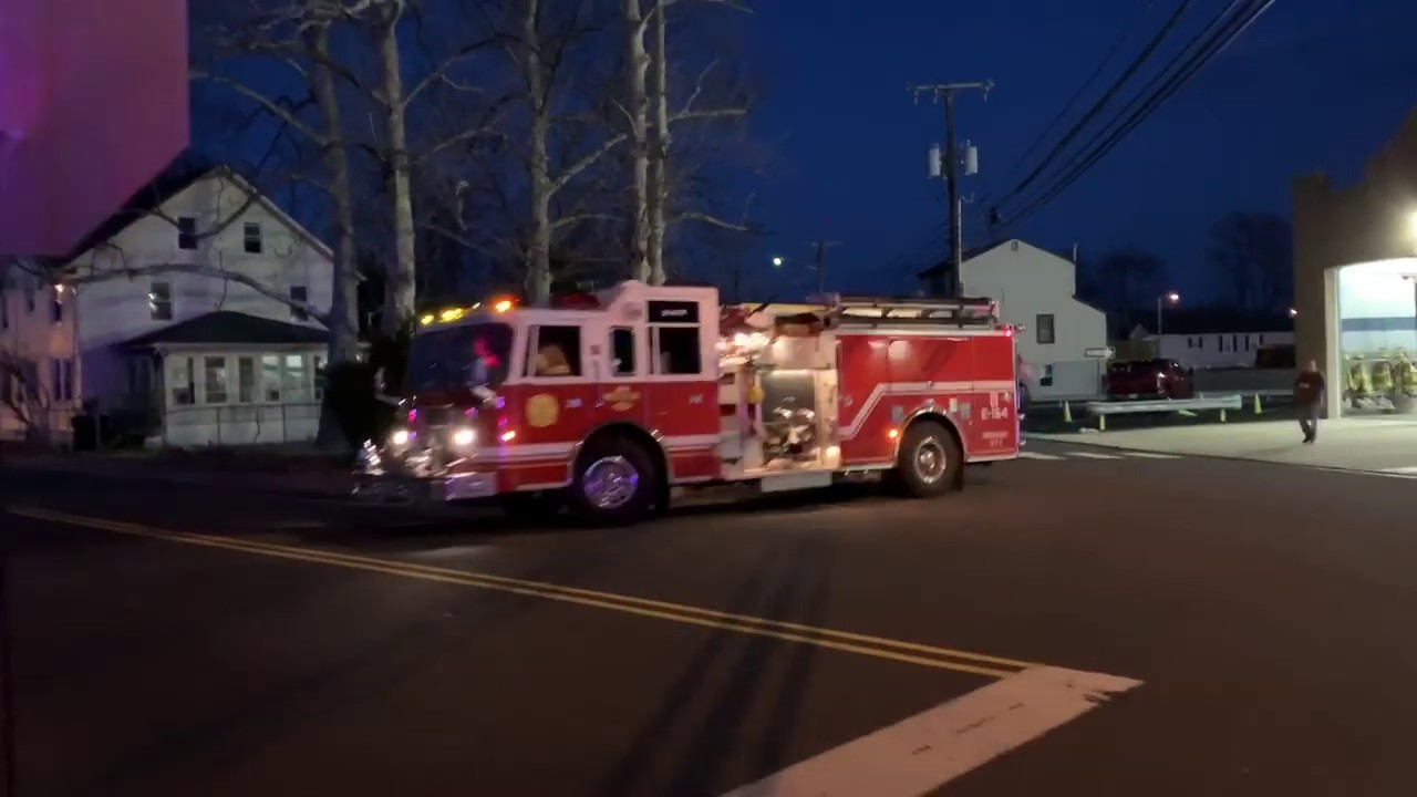 MTFD Engine 164 (31-6-75) Responding Code 1 - YouTube