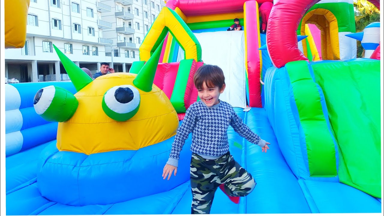 Ahmet Enes kaydıraktan kaydı , salıncakta sallandı.Eglenceli videolar ...