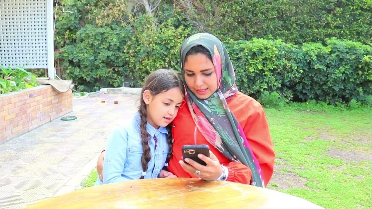 بنت صغيره بتحب اختها الكبيرة Youtube