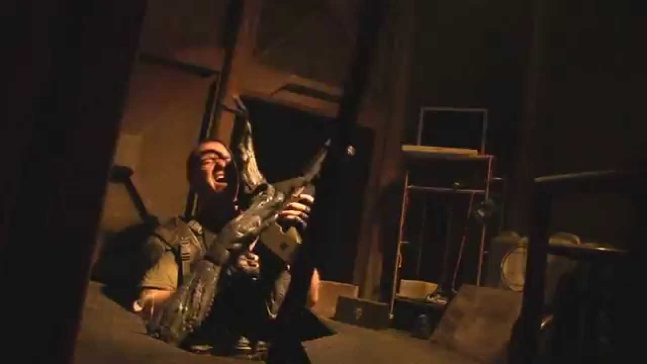 Alien Vs Predator at Halloween Horror Nights 24 Full Walkthrough - YouTube