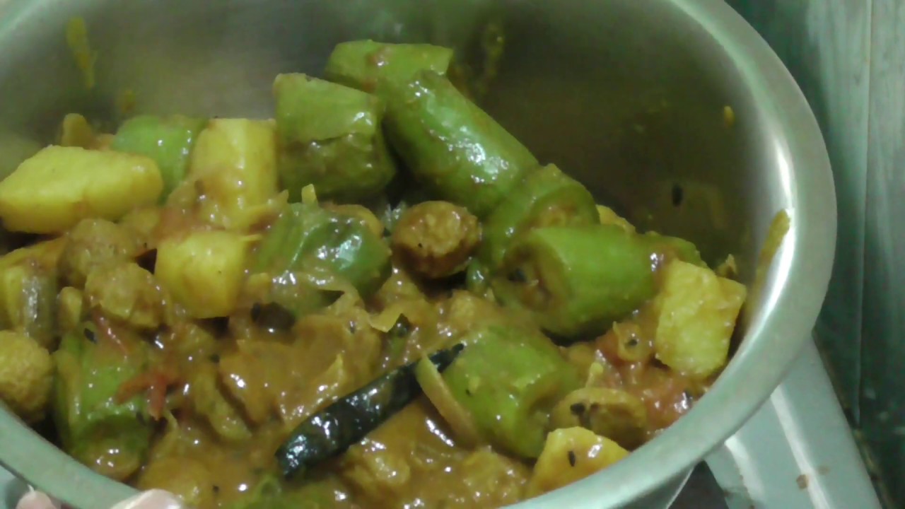 Soyabean Aloo Potol Veg Curry - YouTube