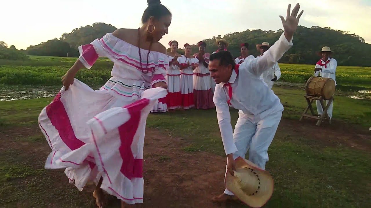 Baile de Tambora tambora - Herencia Cultural de San Antonio - YouTube